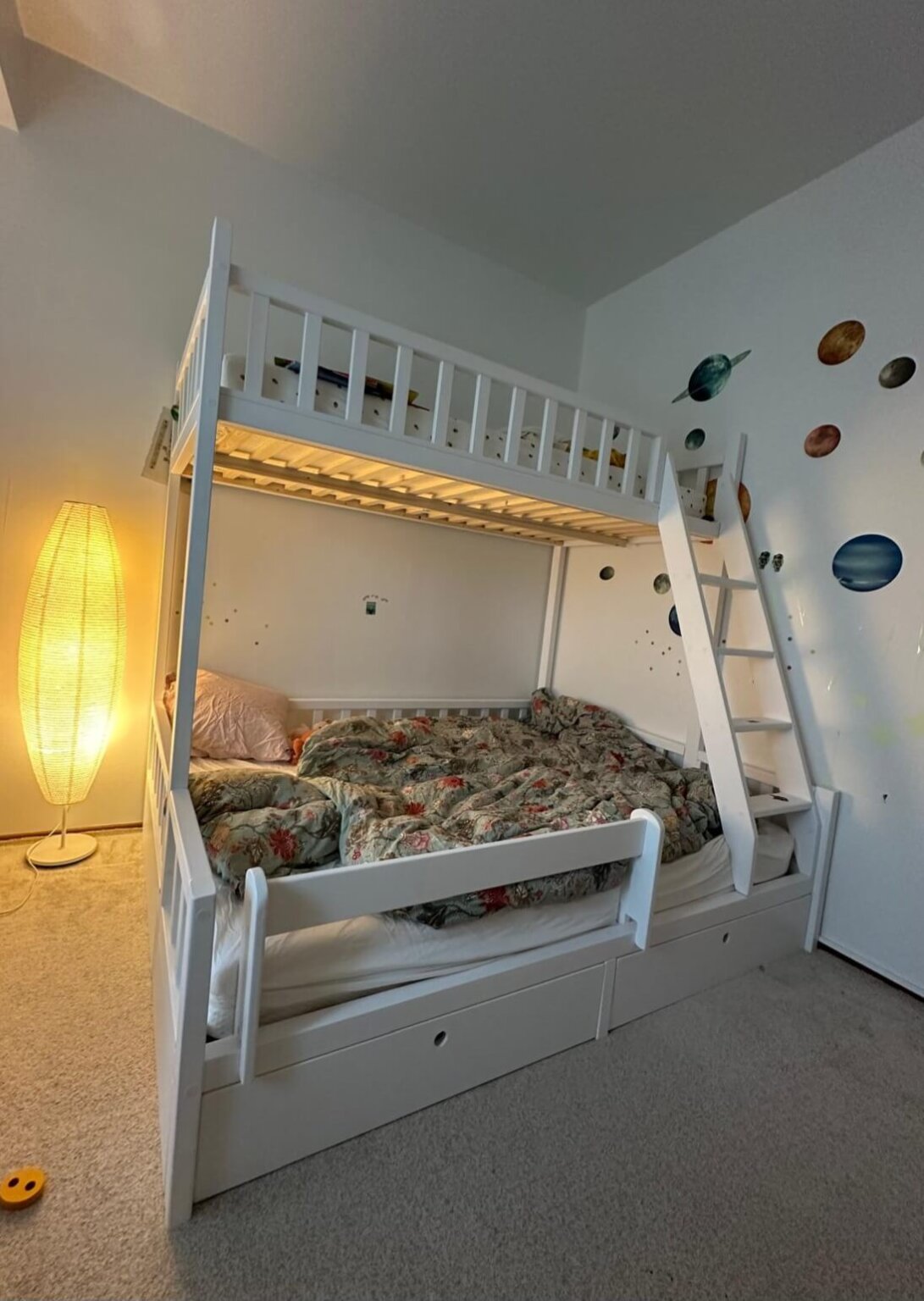 Pat supraetajat cu sertare si scara inclinata RARES – Mama și Lemnul